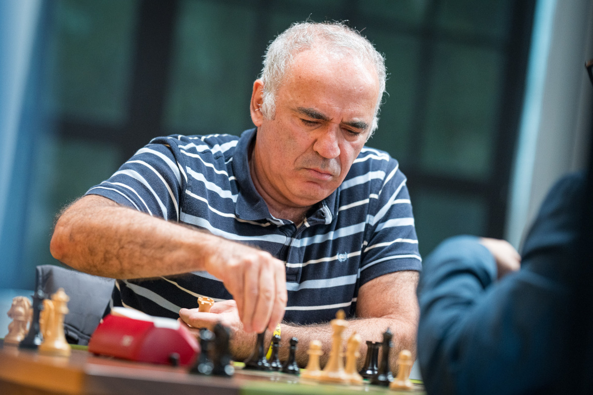 Chess 9LX: Kasparov in the lead! | ChessBase
