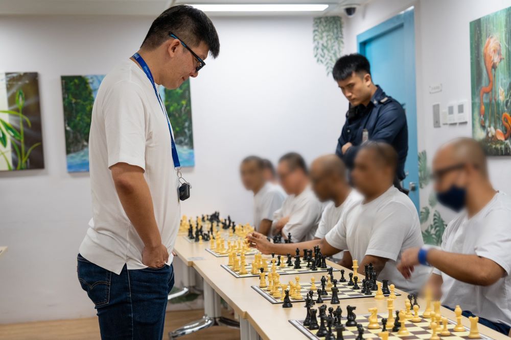 Singapore Federation CEO Kevin Goh Wei Ming teaches chess in prisons ...