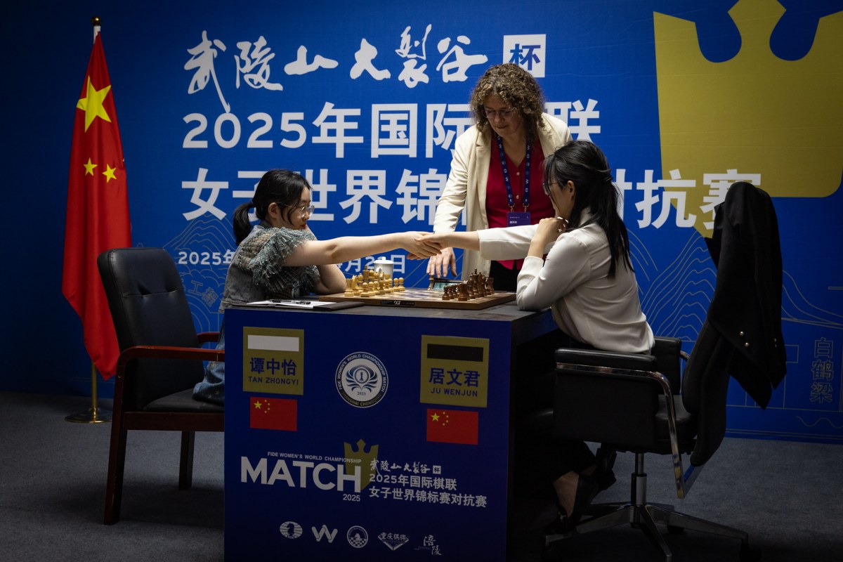 Women's WCC Game 8: Ju grabs fourth win in a row | ChessBase
