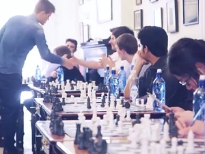 Magnus Carlsen plays Handicap Simul: Live Video from New York | ChessBase