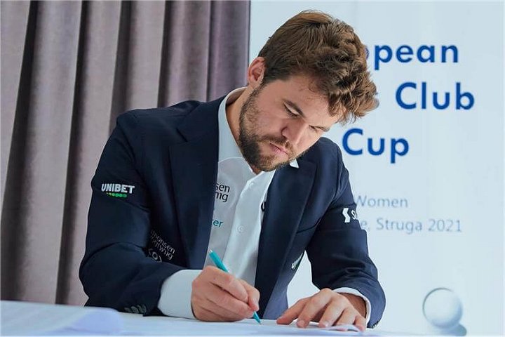 Magnus Carlsen signs World Championship contract | ChessBase